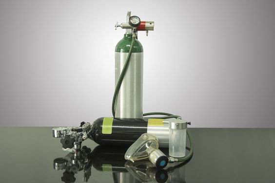 Oxygen Concentrator vs. Oxygen Tank: A Comprehensive Guide – VARON ...